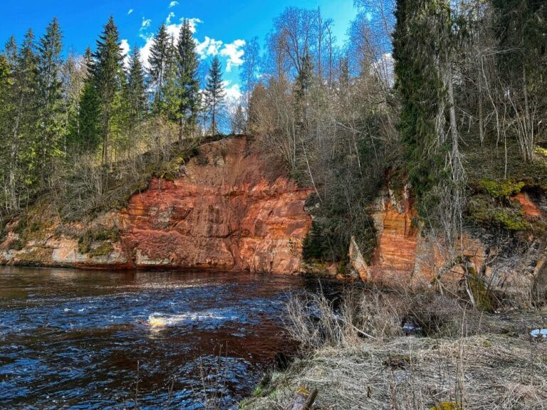 Скалы Латвии: удивительные памятники природы
